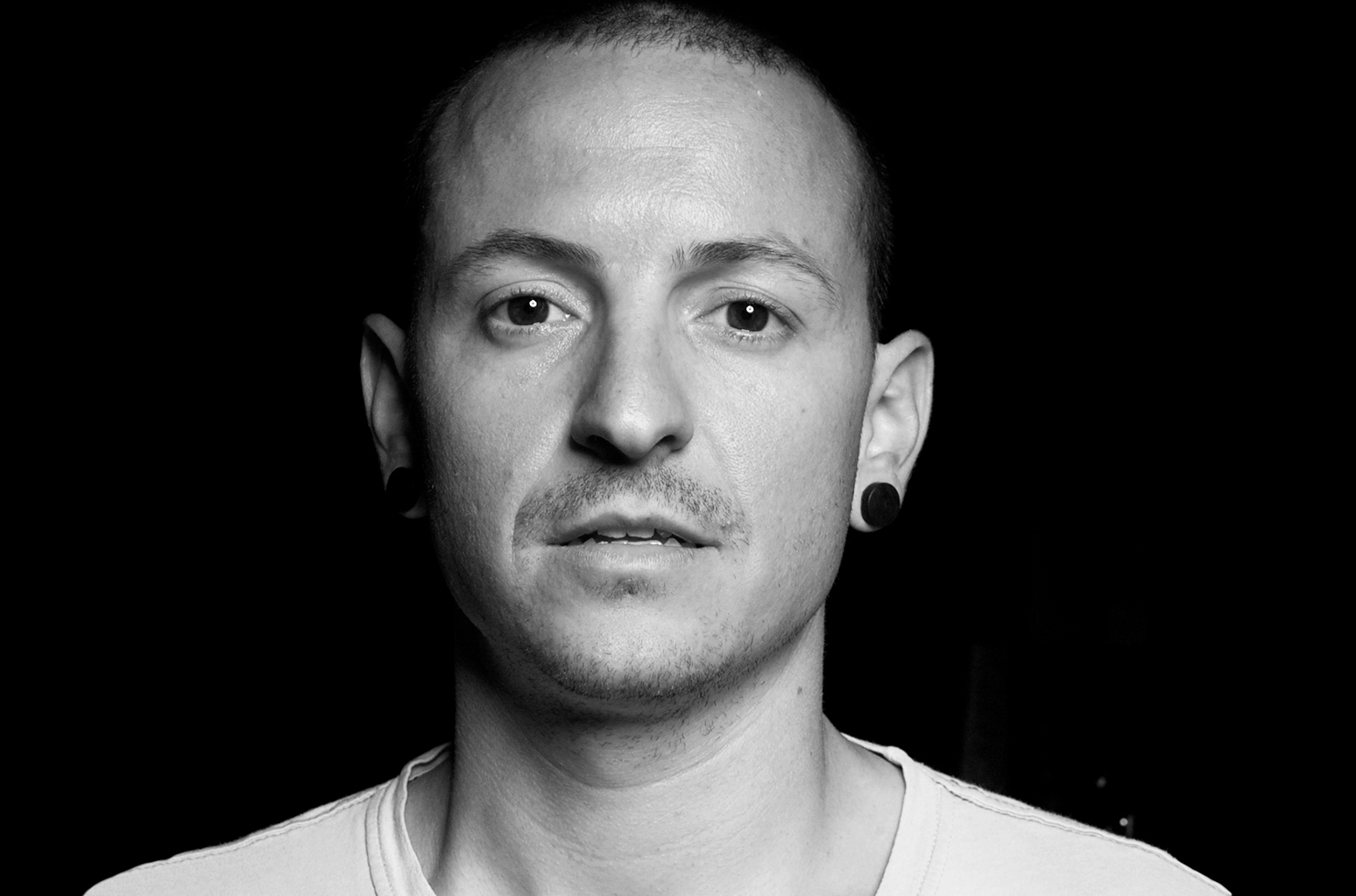 Chester Bennington | Autopsia divulgada mostra detalhes da morte do ...